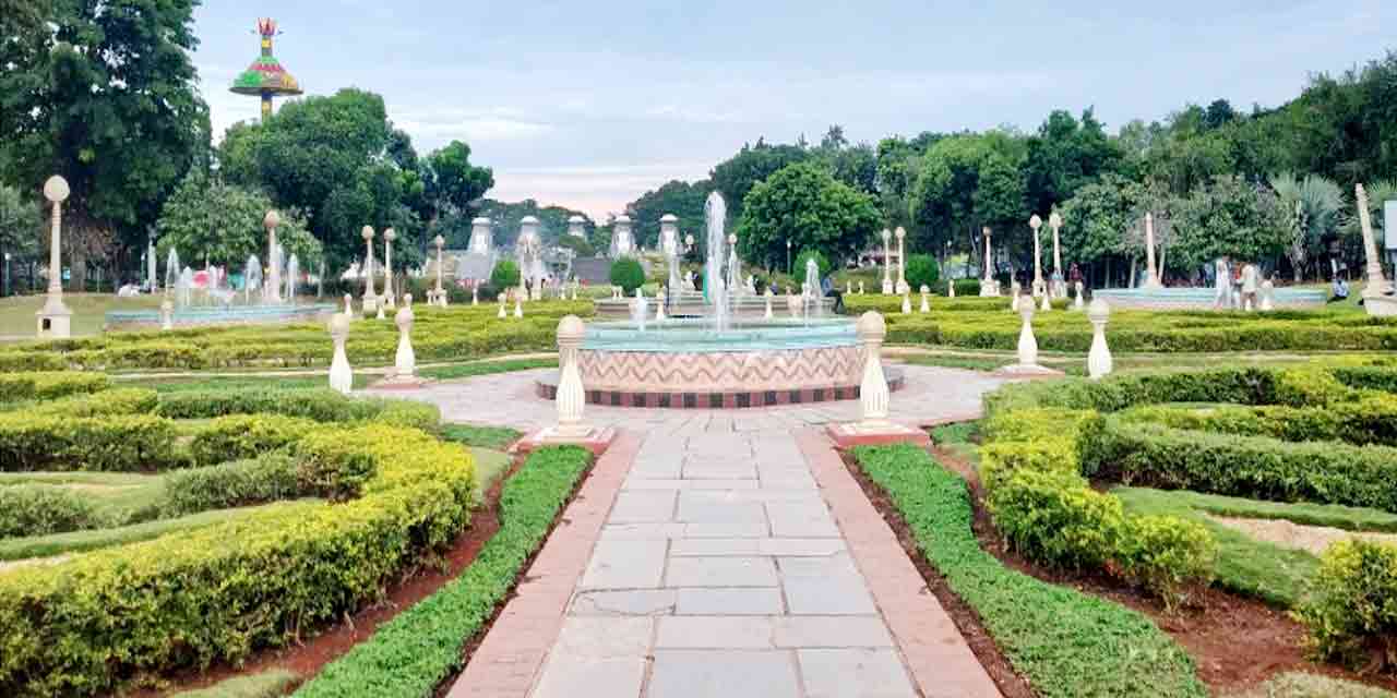 Top 15 Famous Tourist Places to Visit in Hyderabad